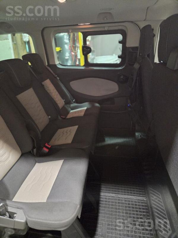 Pelēks Ford Tourneo 2013 Rīga, ar dzinēja tilpumu 2.20 L un nobraukumu 144 tūkst. km par 14500 €, foto 10 vietnē AUTOMOTO.COM.LV