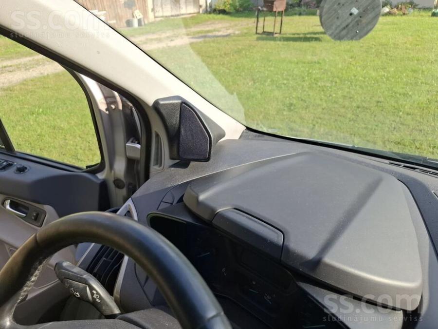 Grey Ford Tourneo 2014 in Riga, with an engine capacity of 2.20 L and mileage of 297 thousand km for 7500 €, photo 8 on AUTOMOTO.COM.LV