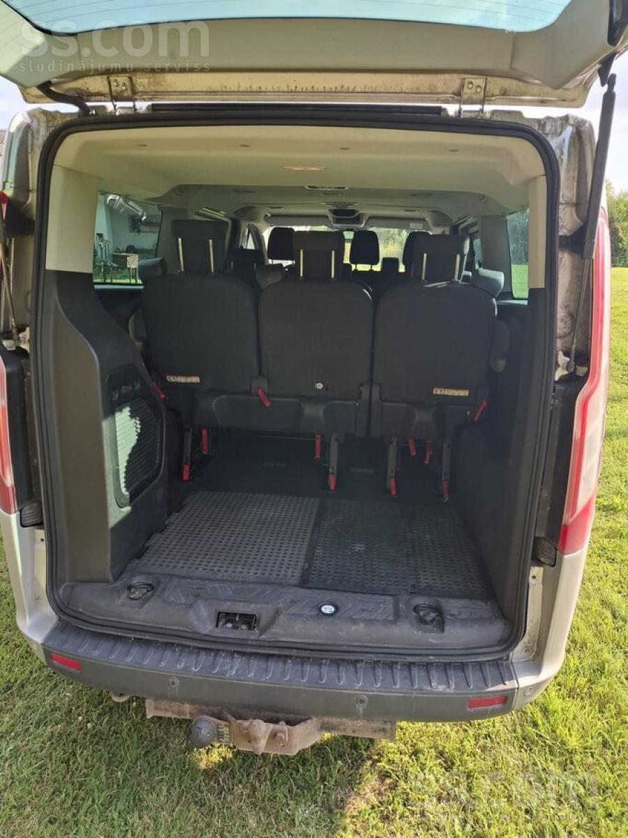 Grey Ford Tourneo 2014 in Riga, with an engine capacity of 2.20 L and mileage of 297 thousand km for 7500 €, photo 12 on AUTOMOTO.COM.LV