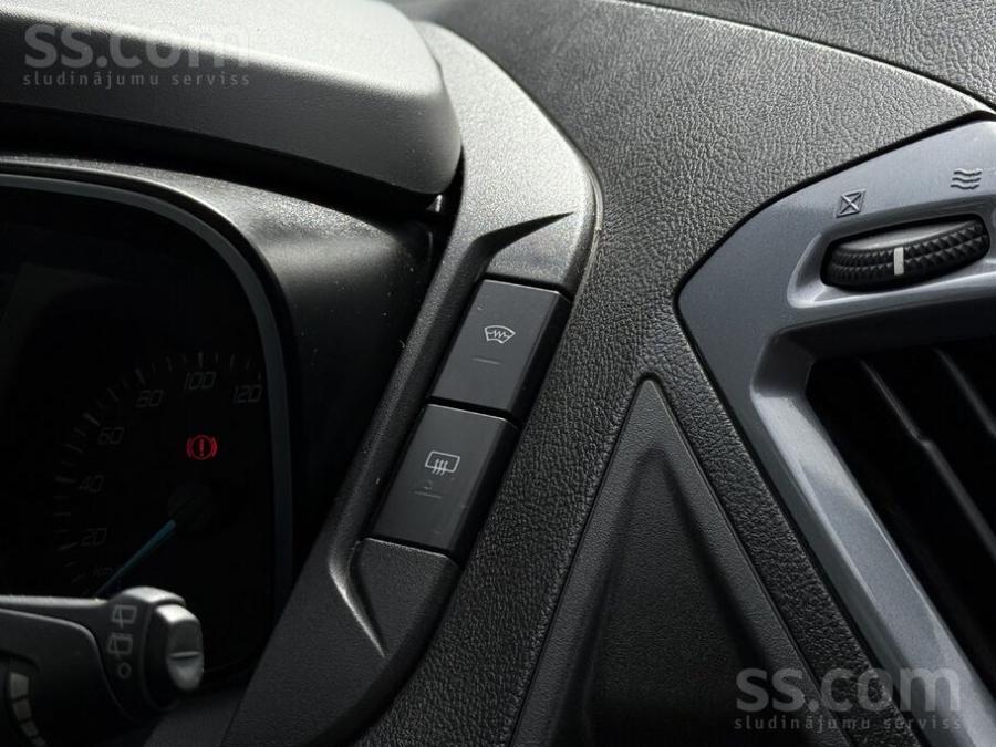 Grey Ford Tourneo 2014 in Tukums, with an engine capacity of 2.20 L and mileage of 169 thousand km for 14799 €, photo 19 on AUTOMOTO.COM.LV