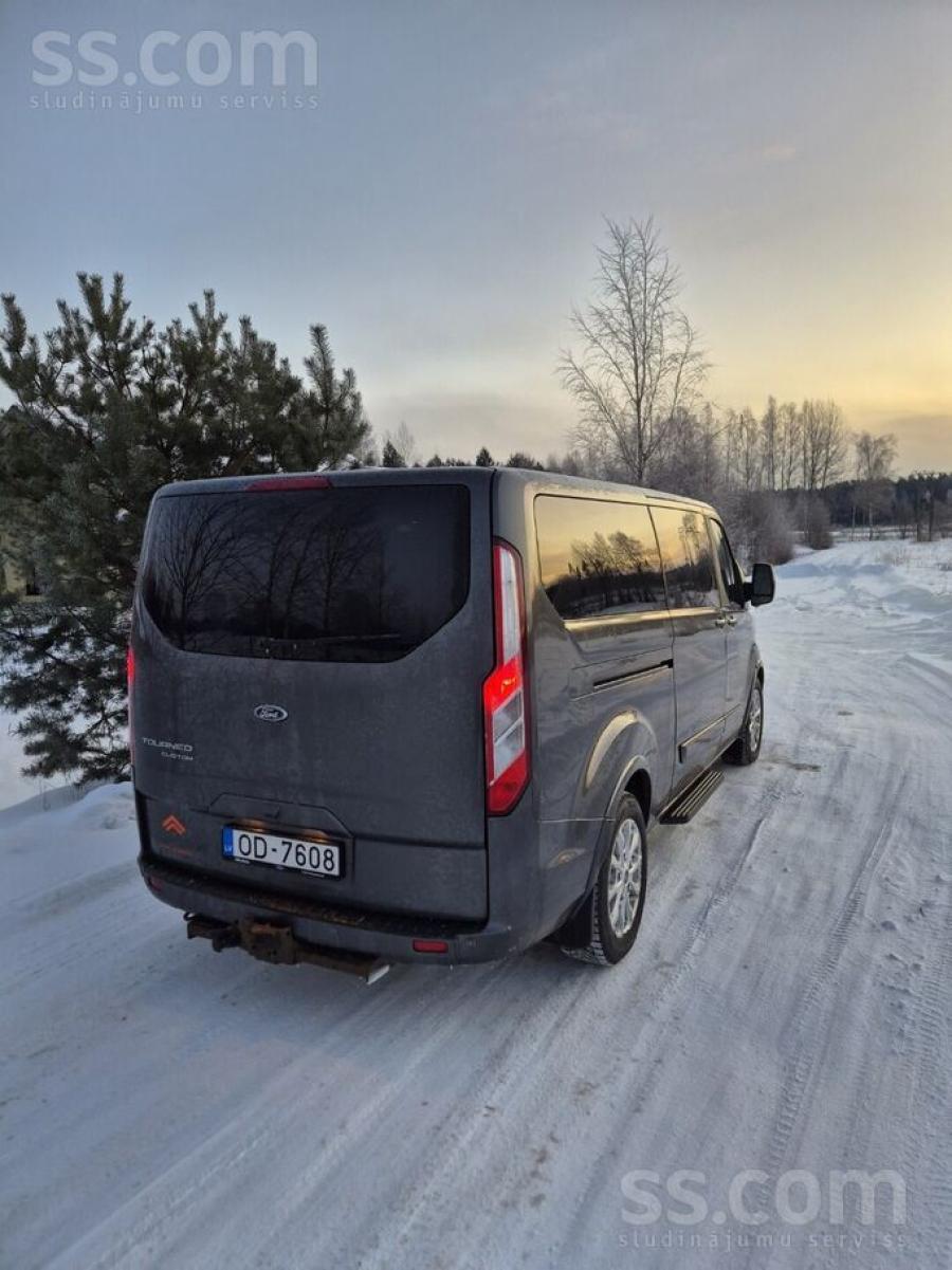 Pelēks Ford Tourneo 2019 Rīga, ar dzinēja tilpumu 2.00 L un nobraukumu 170 tūkst. km par 25410 €, foto 3 vietnē AUTOMOTO.COM.LV
