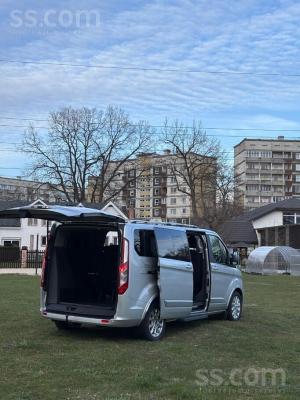 Grey Ford Tourneo 2019 in Riga, with an engine capacity of 2.00 L and mileage of 131 thousand km for 22590 €, photo 13 on AUTOMOTO.COM.LV