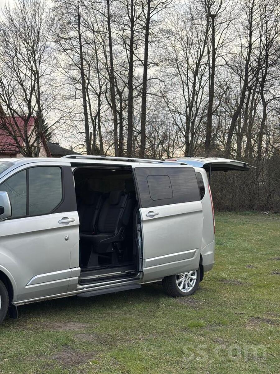 Grey Ford Tourneo 2019 in Riga, with an engine capacity of 2.00 L and mileage of 131 thousand km for 22590 €, photo 20 on AUTOMOTO.COM.LV