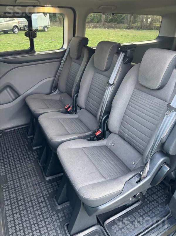 Grey Ford Tourneo 2019 in Riga, with an engine capacity of 2.00 L and mileage of 131 thousand km for 21990 €, photo 10 on AUTOMOTO.COM.LV