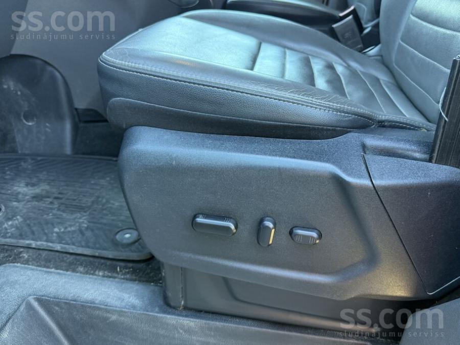 Grey Ford Tourneo 2022 in Ogre, with an engine capacity of 2.00 L and mileage of 135 thousand km for 27000 €, photo 5 on AUTOMOTO.COM.LV