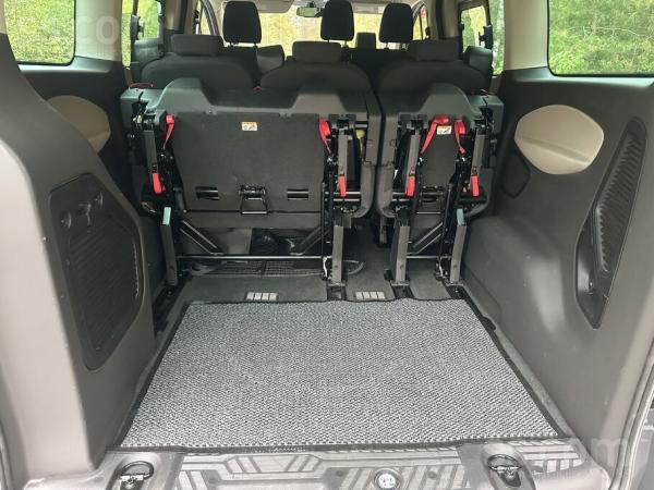 Pelēks Ford Tourneo 2014 Rīga, ar dzinēja tilpumu 2.20 L un nobraukumu 162 tūkst. km par 7500 €, foto 10 vietnē AUTOMOTO.COM.LV