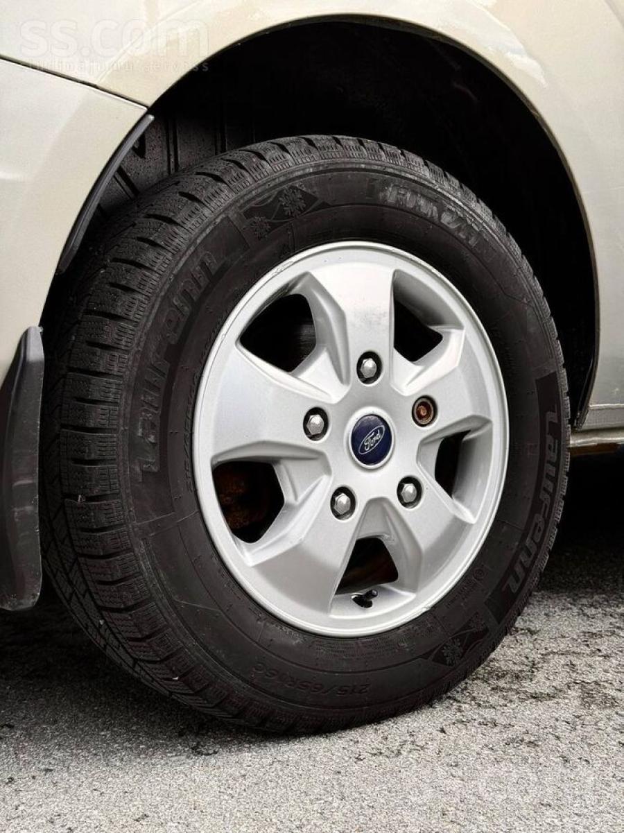 Pelēks Ford Tourneo 2016 Tallina, ar dzinēja tilpumu 2.00 L un nobraukumu 199 tūkst. km par 14990 €, foto 30 vietnē AUTOMOTO.COM.LV