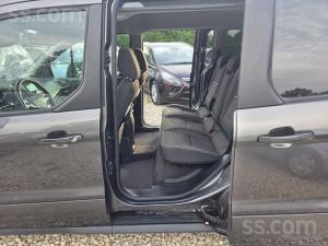 Pelēks Ford Tourneo 2017 Jelgava, ar dzinēja tilpumu 1.00 L un nobraukumu 0 tūkst. km par 6900 €, foto 13 vietnē AUTOMOTO.COM.LV
