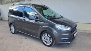 Pelēks Ford Tourneo 2017 Ogre, ar dzinēja tilpumu 1.00 L un nobraukumu 96 tūkst. km par 7350 €, foto 5 vietnē AUTOMOTO.COM.LV