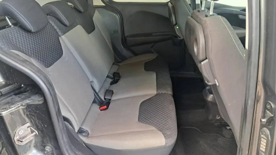 Pelēks Ford Tourneo 2017 Ogre, ar dzinēja tilpumu 1.00 L un nobraukumu 96 tūkst. km par 7350 €, foto 8 vietnē AUTOMOTO.COM.LV