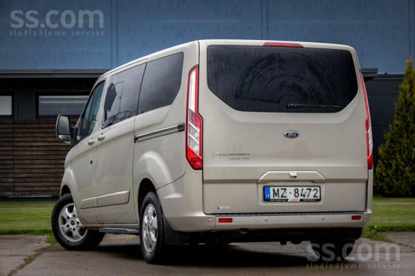 Grey Ford Tourneo 2017 in Riga, with an engine capacity of 2.00 L and mileage of 387 thousand km for 13990 €, photo 5 on AUTOMOTO.COM.LV