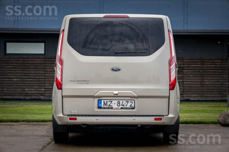 Grey Ford Tourneo 2017 in Riga, with an engine capacity of 2.00 L and mileage of 387 thousand km for 13990 €, photo 6 on AUTOMOTO.COM.LV