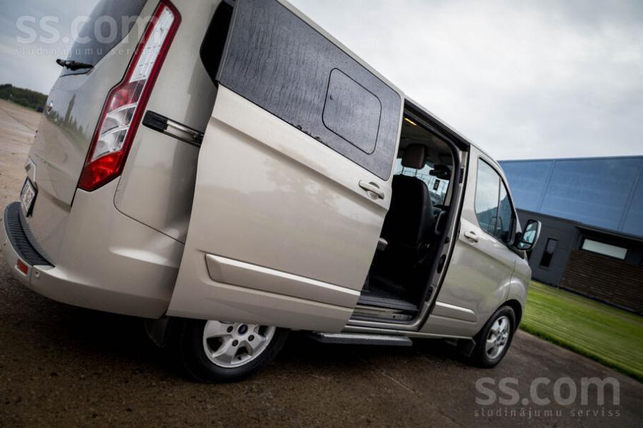 Grey Ford Tourneo 2017 in Riga, with an engine capacity of 2.00 L and mileage of 387 thousand km for 13990 €, photo 14 on AUTOMOTO.COM.LV