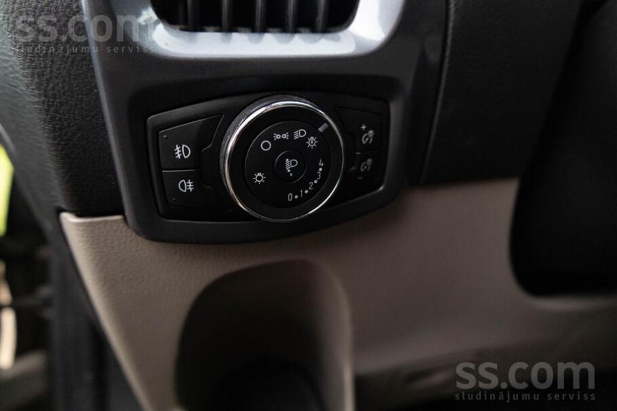 Grey Ford Tourneo 2017 in Riga, with an engine capacity of 2.00 L and mileage of 387 thousand km for 13990 €, photo 16 on AUTOMOTO.COM.LV