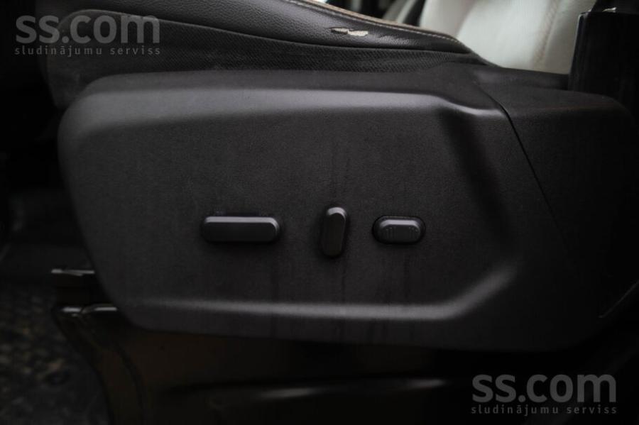 Grey Ford Tourneo 2017 in Riga, with an engine capacity of 2.00 L and mileage of 387 thousand km for 13990 €, photo 17 on AUTOMOTO.COM.LV