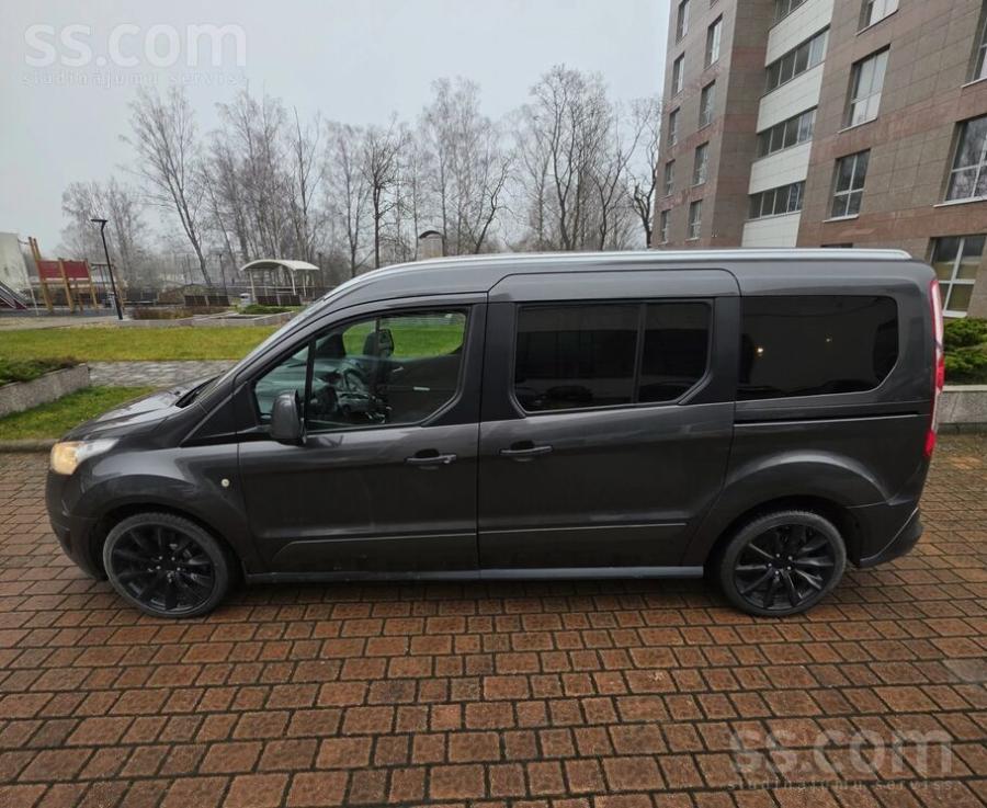Grey Ford Tourneo 2018 in Riga, with an engine capacity of 1.50 L and mileage of 208 thousand km for 10900 €, photo 3 on AUTOMOTO.COM.LV