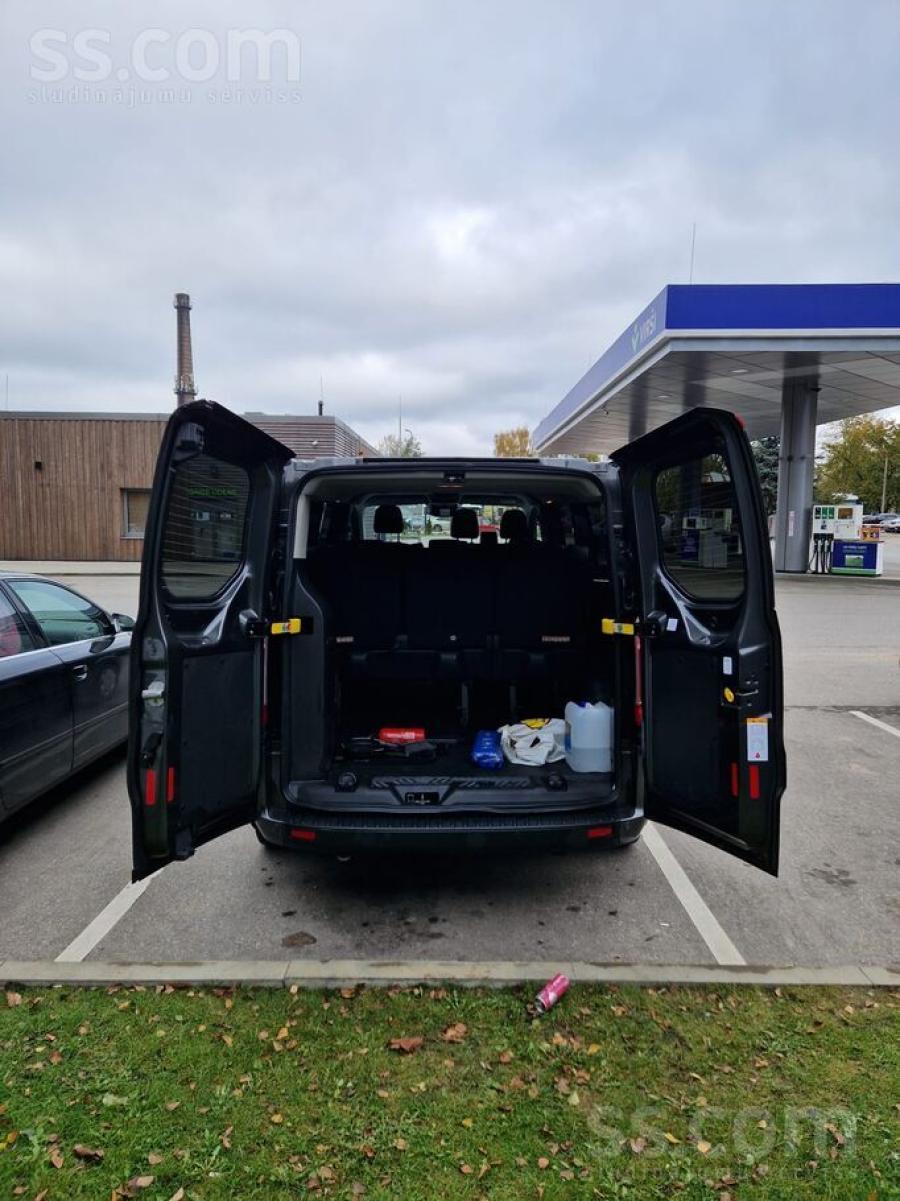 Pelēks Ford Tourneo 2018 Rīga, ar dzinēja tilpumu 2.00 L un nobraukumu 19 tūkst. km par 19900 €, foto 5 vietnē AUTOMOTO.COM.LV