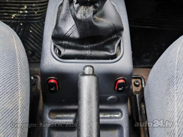 Pelēks Ford Tourneo 2008 Tallina, ar dzinēja tilpumu 1.80 L un nobraukumu 380 tūkst. km par 1299 €, foto 11 vietnē AUTOMOTO.COM.LV