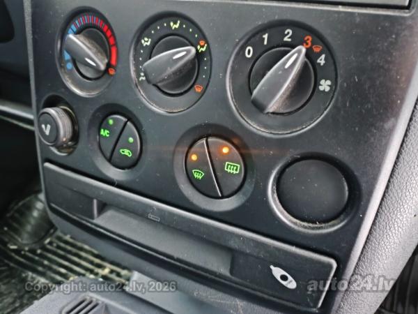 Pelēks Ford Tourneo 2008 Tallina, ar dzinēja tilpumu 1.80 L un nobraukumu 370 tūkst. km par 1298 €, foto 11 vietnē AUTOMOTO.COM.LV
