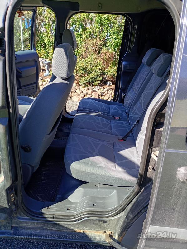Pelēks Ford Tourneo 2010 Tiri, ar dzinēja tilpumu 1.80 L un nobraukumu 330 tūkst. km par 2000 €, foto 7 vietnē AUTOMOTO.COM.LV