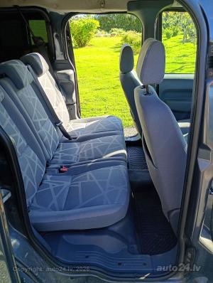 Pelēks Ford Tourneo 2010 Tiri, ar dzinēja tilpumu 1.80 L un nobraukumu 330 tūkst. km par 2000 €, foto 9 vietnē AUTOMOTO.COM.LV