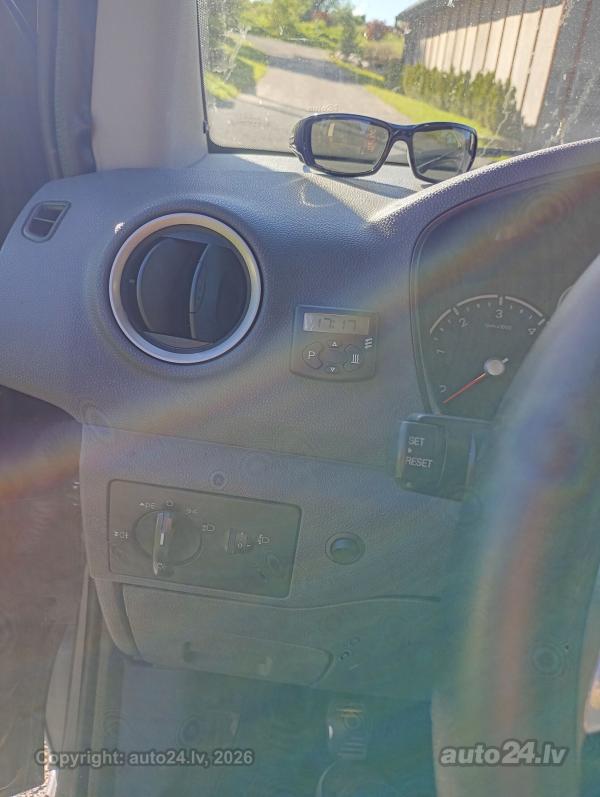 Pelēks Ford Tourneo 2010 Tiri, ar dzinēja tilpumu 1.80 L un nobraukumu 330 tūkst. km par 2000 €, foto 10 vietnē AUTOMOTO.COM.LV