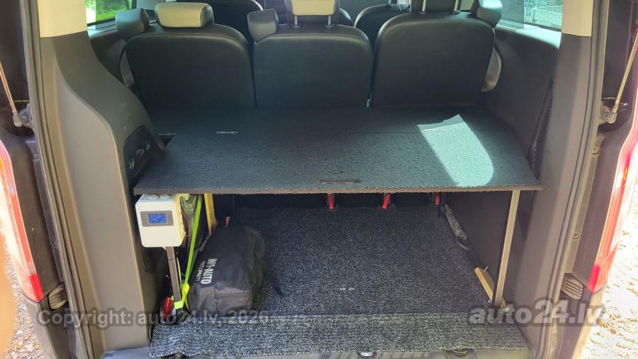 Pelēks Ford Tourneo 2014 Tallina, ar dzinēja tilpumu 2.20 L un nobraukumu 224 tūkst. km par 14999 €, foto 10 vietnē AUTOMOTO.COM.LV