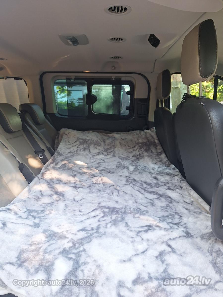 Pelēks Ford Tourneo 2014 Tallina, ar dzinēja tilpumu 2.20 L un nobraukumu 224 tūkst. km par 14999 €, foto 12 vietnē AUTOMOTO.COM.LV