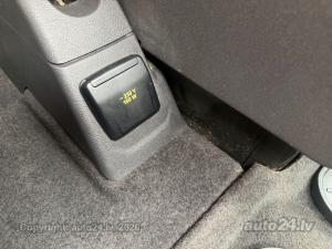 Pelēks Ford Tourneo 2014 Veru, ar dzinēja tilpumu 2.20 L un nobraukumu 261 tūkst. km par 10990 €, foto 14 vietnē AUTOMOTO.COM.LV