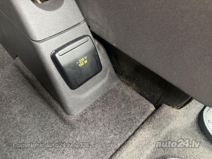 Pelēks Ford Tourneo 2014 Veru, ar dzinēja tilpumu 2.20 L un nobraukumu 261 tūkst. km par 10990 €, foto 14 vietnē AUTOMOTO.COM.LV