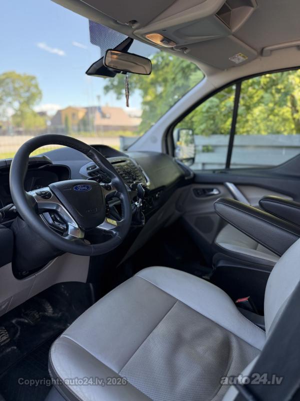 Pelēks Ford Tourneo 2015 Tallina, ar dzinēja tilpumu 2.20 L un nobraukumu 247 tūkst. km par 17400 €, foto 2 vietnē AUTOMOTO.COM.LV