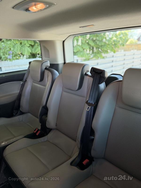 Pelēks Ford Tourneo 2015 Tallina, ar dzinēja tilpumu 2.20 L un nobraukumu 247 tūkst. km par 17400 €, foto 6 vietnē AUTOMOTO.COM.LV