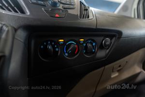 Pelēks Ford Tourneo 2017 Tallina, ar dzinēja tilpumu 2.00 L un nobraukumu 191 tūkst. km par 17990 €, foto 8 vietnē AUTOMOTO.COM.LV