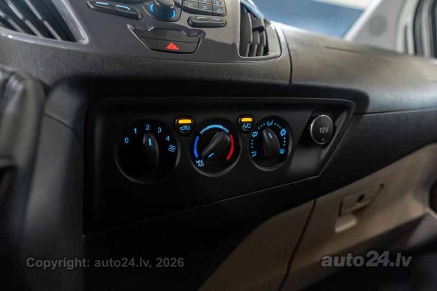 Pelēks Ford Tourneo 2017 Tallina, ar dzinēja tilpumu 2.00 L un nobraukumu 191 tūkst. km par 17990 €, foto 8 vietnē AUTOMOTO.COM.LV