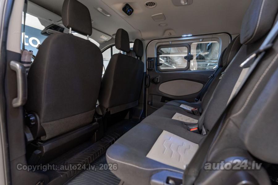 Pelēks Ford Tourneo 2017 Tallina, ar dzinēja tilpumu 2.00 L un nobraukumu 191 tūkst. km par 17990 €, foto 12 vietnē AUTOMOTO.COM.LV