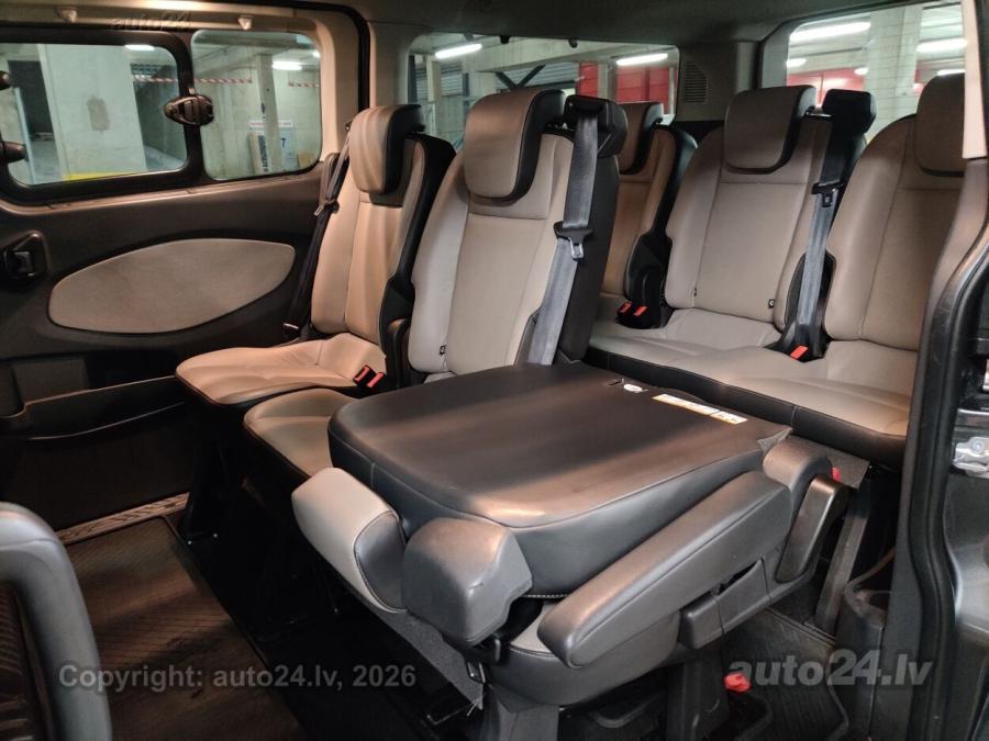 Pelēks Ford Tourneo 2017 Tallina, ar dzinēja tilpumu 2.00 L un nobraukumu 242 tūkst. km par 21500 €, foto 9 vietnē AUTOMOTO.COM.LV
