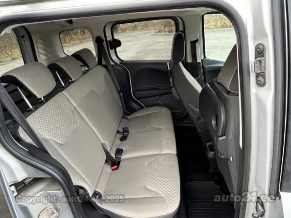 Pelēks Ford Tourneo 2018 Tartu, ar dzinēja tilpumu 1.00 L un nobraukumu 175 tūkst. km par 7999 €, foto 6 vietnē AUTOMOTO.COM.LV