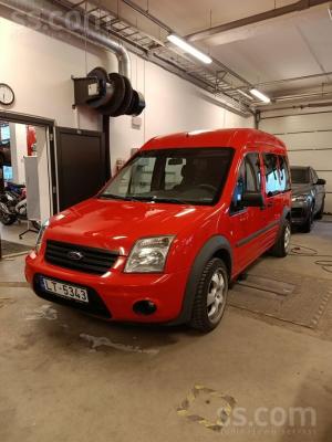 Красный Форд Турнео 2010 в Лиепая, объемом двигателя 1.80 л и пробегом 280 тыс. км за 2900 €, фото  на AUTOMOTO.COM.LV