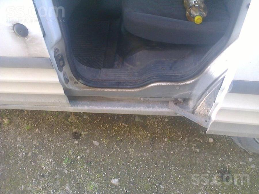 Ford Tourneo 2007 Rīga, ar dzinēja tilpumu 1.80 L un nobraukumu 303 tūkst. km par 2100 €, foto 5 vietnē AUTOMOTO.COM.LV