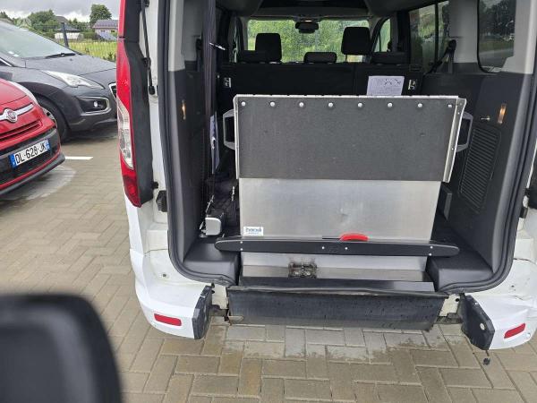 White Ford Tourneo 2019 in Taurage, with an engine capacity of 1.50 L and mileage of 300 thousand km for 8000 €, photo 6 on AUTOMOTO.COM.LV
