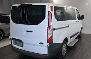 White Ford Tourneo 2016 in Siauliai, with an engine capacity of 2.20 L and mileage of 110 thousand km for 16900 €, photo 4 on AUTOMOTO.COM.LV