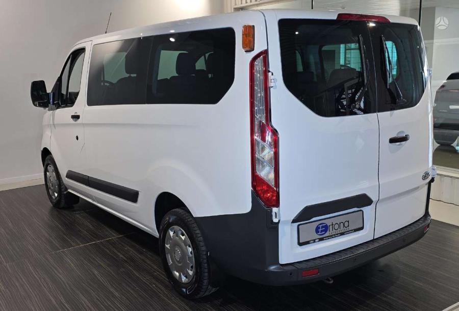 White Ford Tourneo 2016 in Siauliai, with an engine capacity of 2.20 L and mileage of 110 thousand km for 16900 €, photo 6 on AUTOMOTO.COM.LV