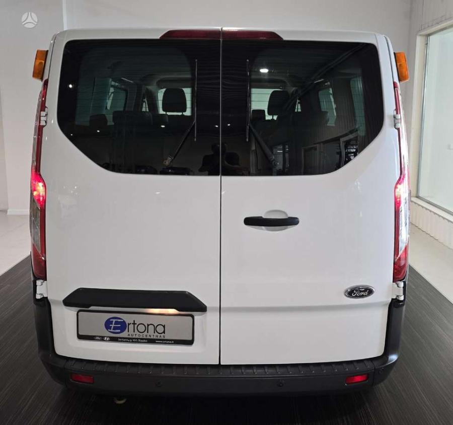 White Ford Tourneo 2016 in Siauliai, with an engine capacity of 2.20 L and mileage of 110 thousand km for 16900 €, photo 9 on AUTOMOTO.COM.LV