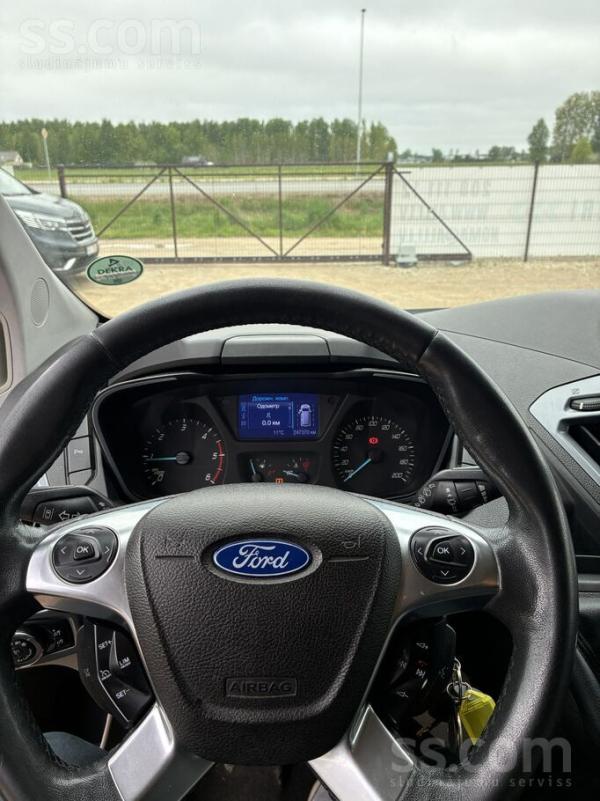 White Ford Tourneo 2013 in Riga, with an engine capacity of 2.20 L and mileage of 247 thousand km for 8900 €, photo 5 on AUTOMOTO.COM.LV