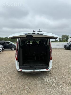 White Ford Tourneo 2013 in Riga, with an engine capacity of 2.20 L and mileage of 247 thousand km for 8900 €, photo 10 on AUTOMOTO.COM.LV