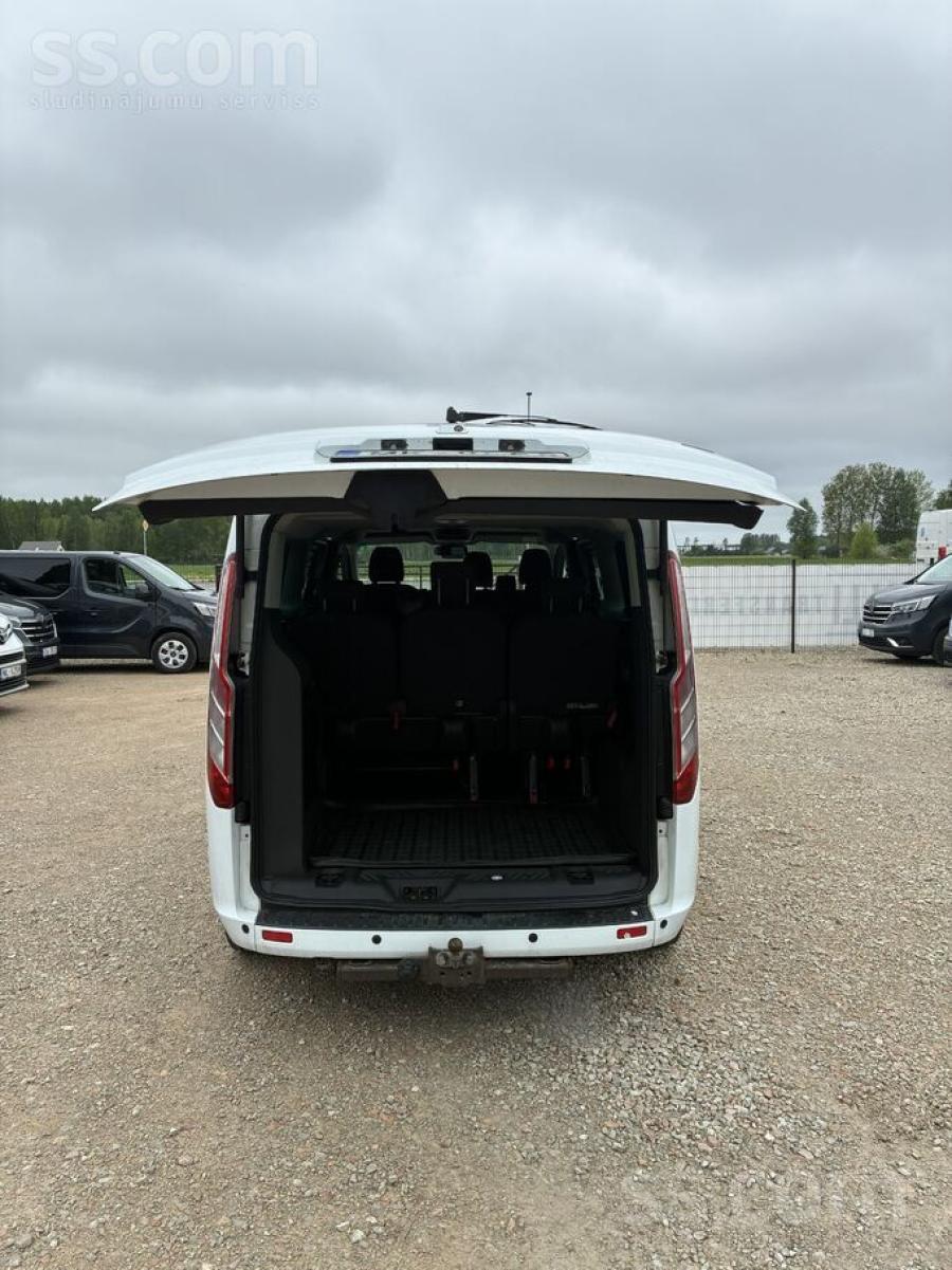White Ford Tourneo 2013 in Riga, with an engine capacity of 2.20 L and mileage of 247 thousand km for 8900 €, photo 10 on AUTOMOTO.COM.LV