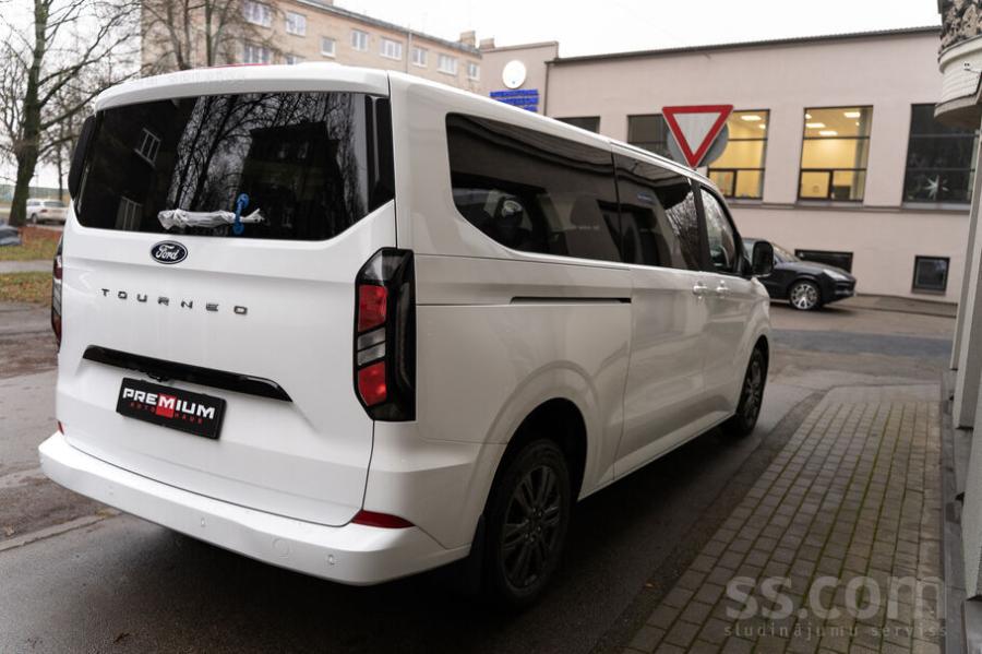 White Ford Tourneo 2024 in Riga, with an engine capacity of 2.00 L and mileage of 0 thousand km for 43900 €, photo 7 on AUTOMOTO.COM.LV