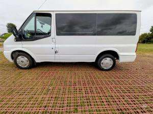 Balts Ford Tourneo 2010 Kauņa, ar dzinēja tilpumu 2.20 L un nobraukumu 280 tūkst. km par 3900 €, foto  vietnē AUTOMOTO.COM.LV