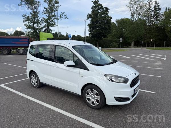 White Ford Tourneo 2017 in Riga, with an engine capacity of 1.00 L and mileage of 174 thousand km for 5990 €, photo 3 on AUTOMOTO.COM.LV