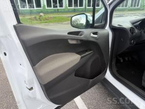 Balts Ford Tourneo 2017 Rīga, ar dzinēja tilpumu 1.00 L un nobraukumu 174 tūkst. km par 5990 €, foto 13 vietnē AUTOMOTO.COM.LV